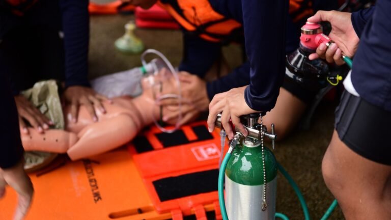 PADI Emergency First Response Course | CPR & First Aid